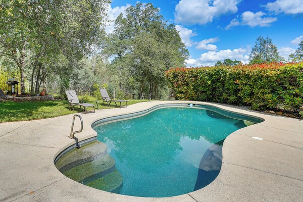 8-acre Retreat: Pool & Stunning Mt Lassen View! - Shasta Lake, CA