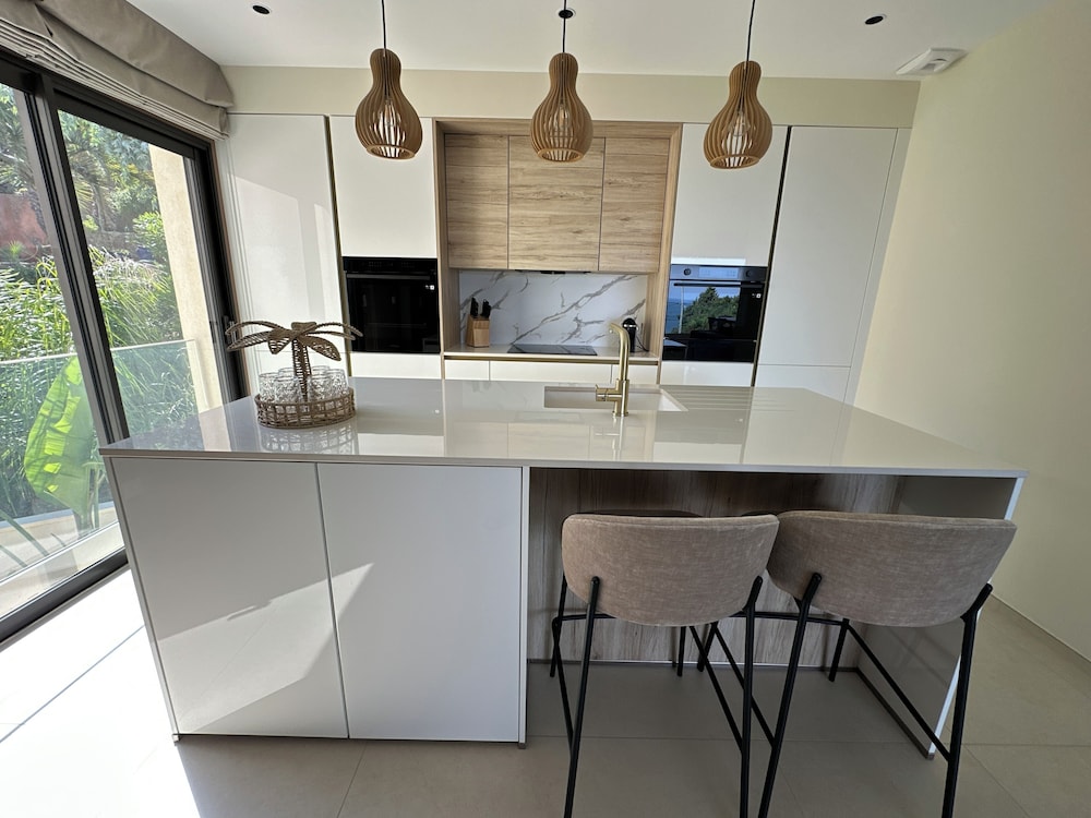 Villa with infinity pool, sea view - Roquebrune-sur-Argens | Vrbo