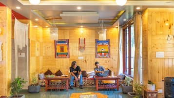 Área de estar no saguão