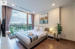 Apartamento superluxo, 4 quartos, vista para a cidade, na torre | Frigobar, escrivaninha, cortinas blackout, ferros/tábuas de passar roupa