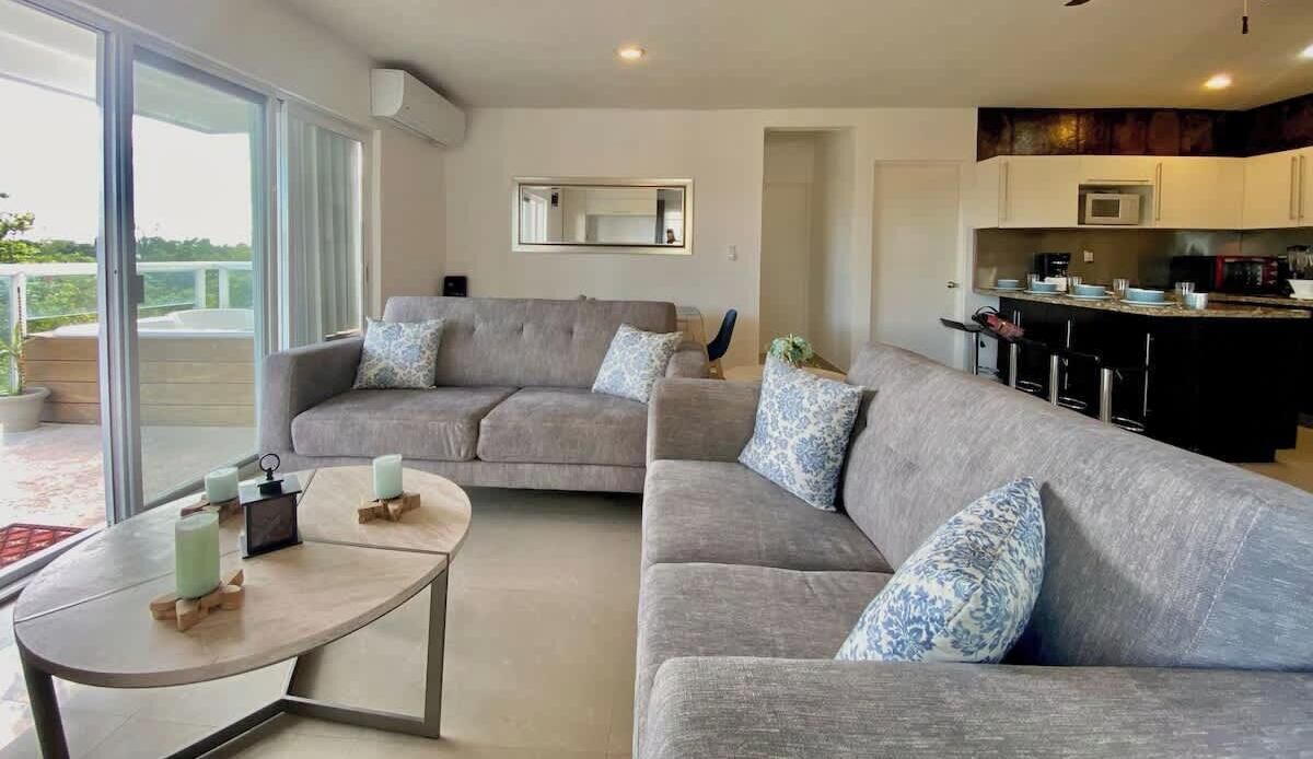 Apartment In Cancun: City Views, Balcony, And Near The Ferry - Cancún