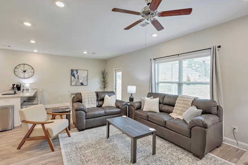 Entire 4 Bedroom Home In Pearl, Mississippi - 잭슨