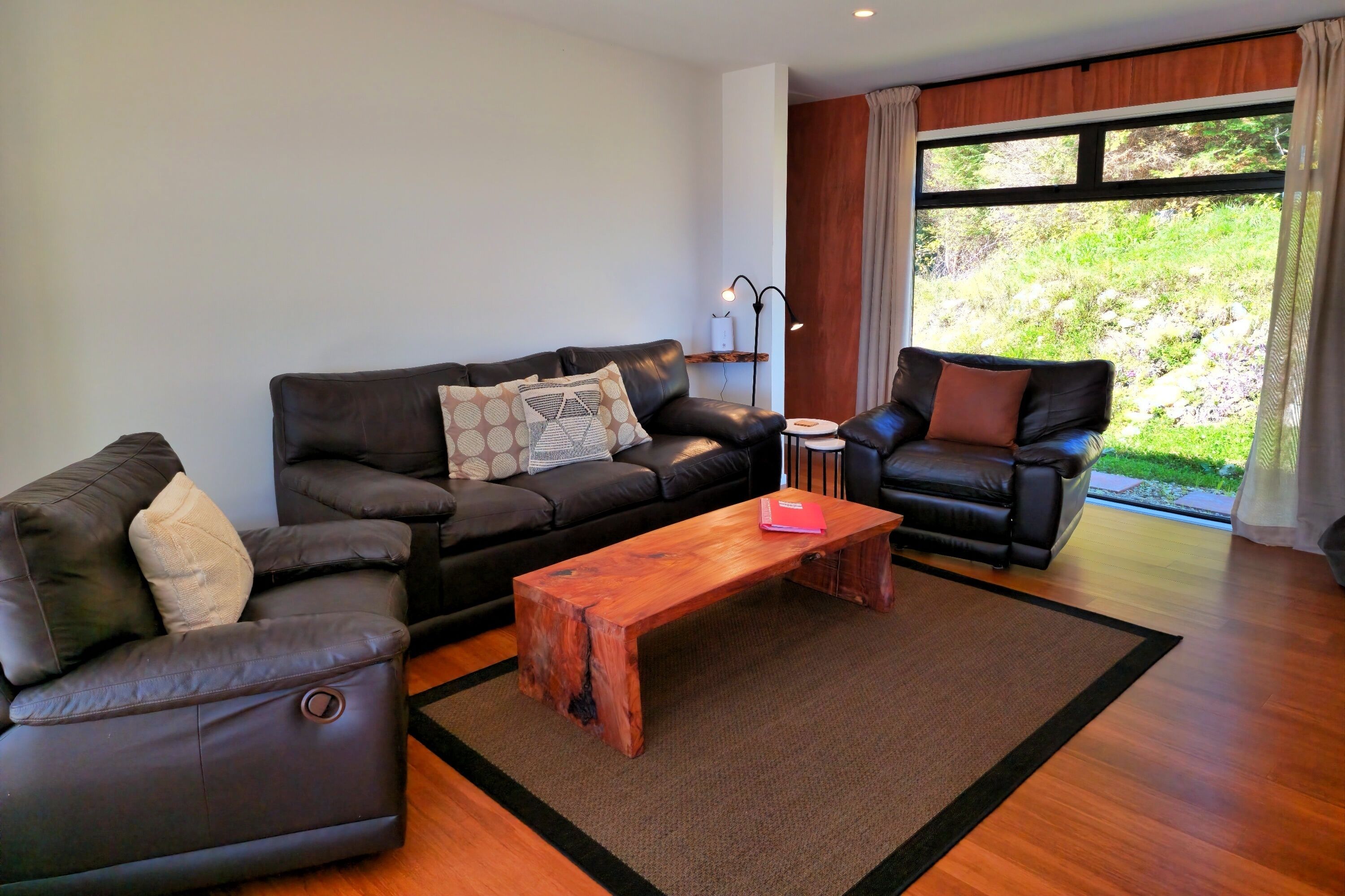 Eco Friendly, Self Sufficient House Powered By The Sun. - Karamea