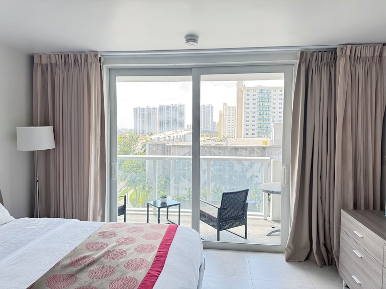 1-bedroom Condo In Sunny Sunny Isles Beach With Ac, Fitness Room, Playa - Sunny Isles Beach, FL