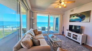 🌅"Surfclub Retreat"🌴6th Floor Penthouse Corner! Wraparound Balcony ...