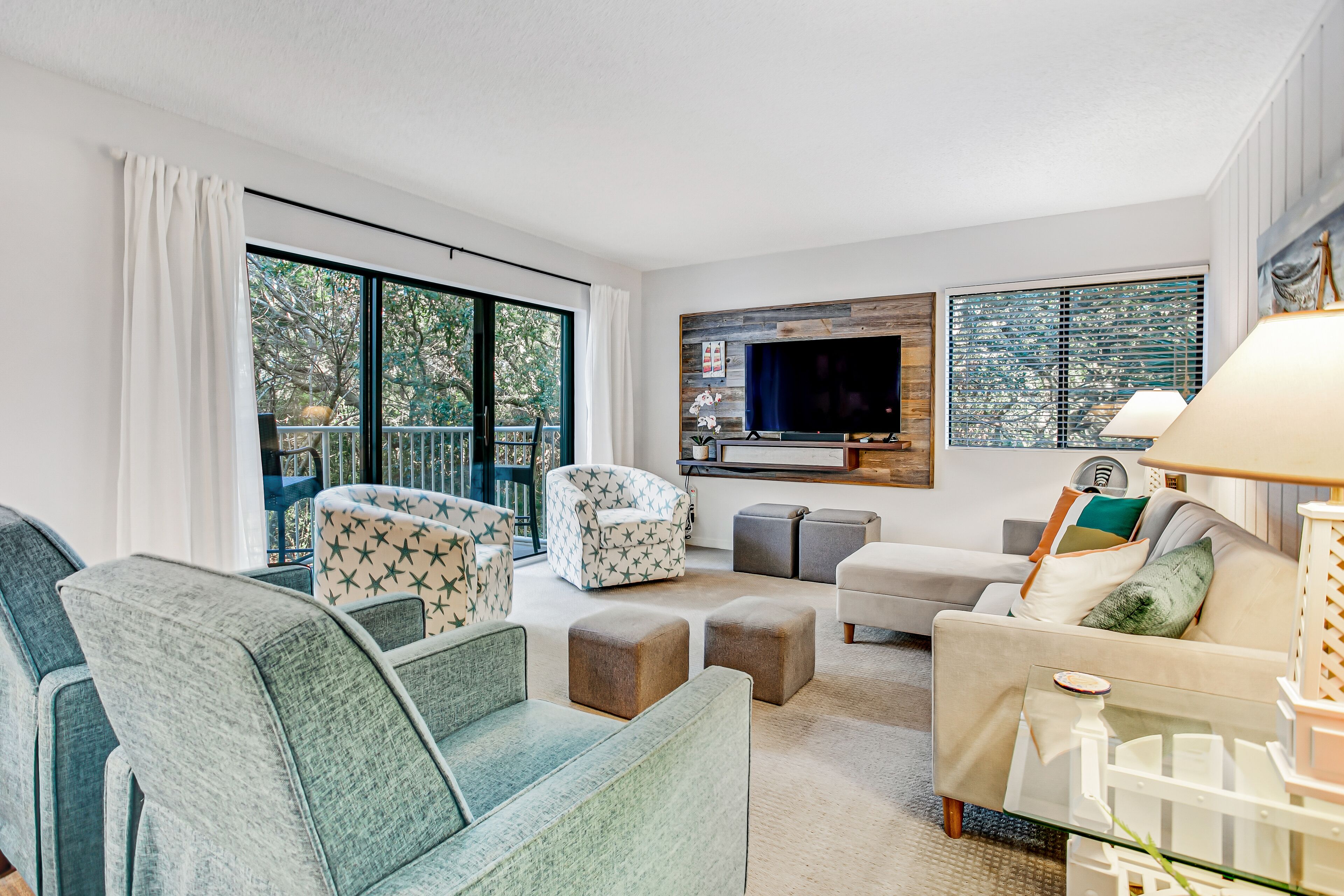 Beachwood Residence Nestled In A Canopy Of Oak Trees - Amelia Island, FL