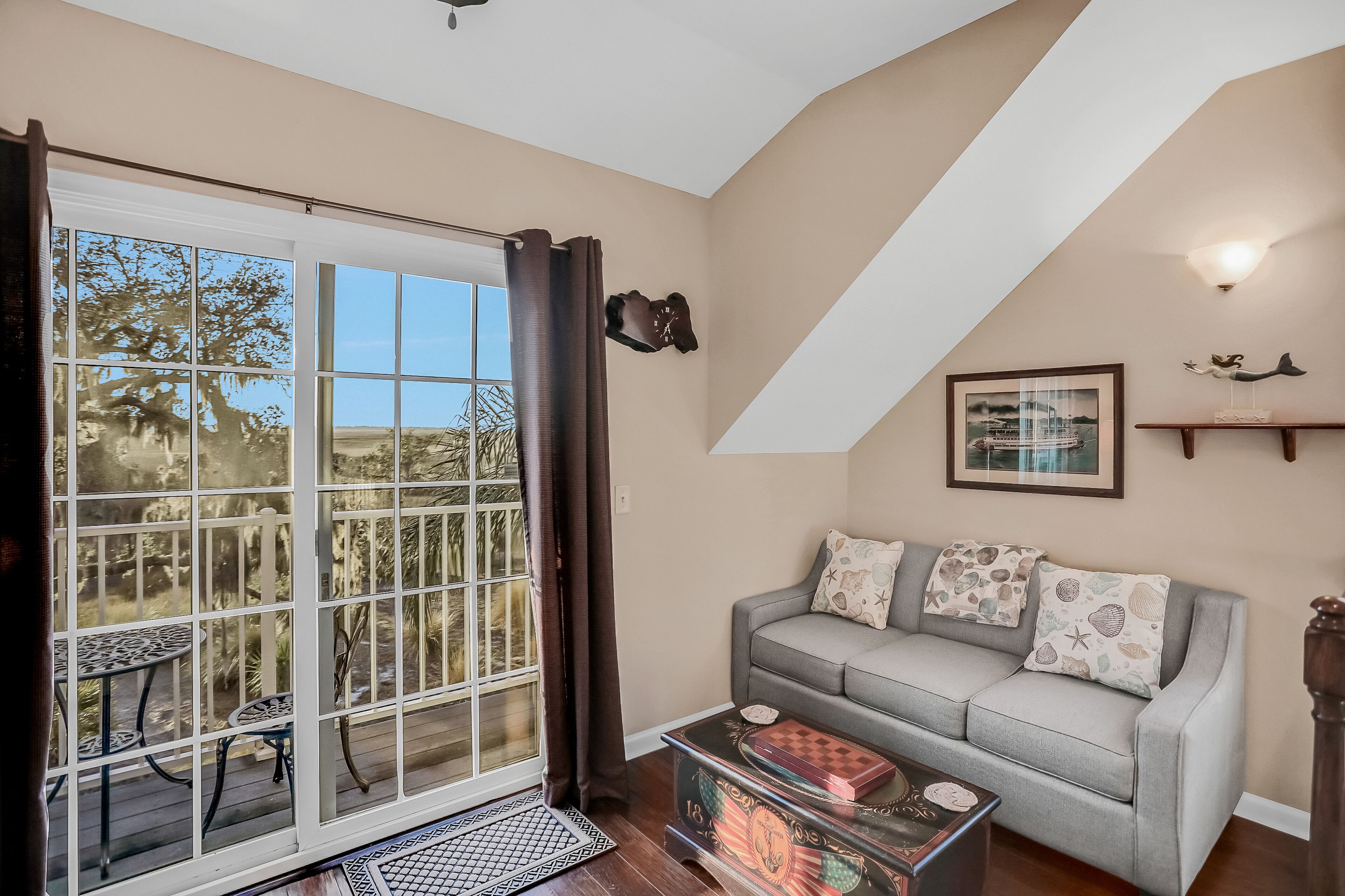 Inviting Waterfront Cottage With Balcony, Firepit, Marsh Views, & Washer/dryer - Fernandina Beach, FL