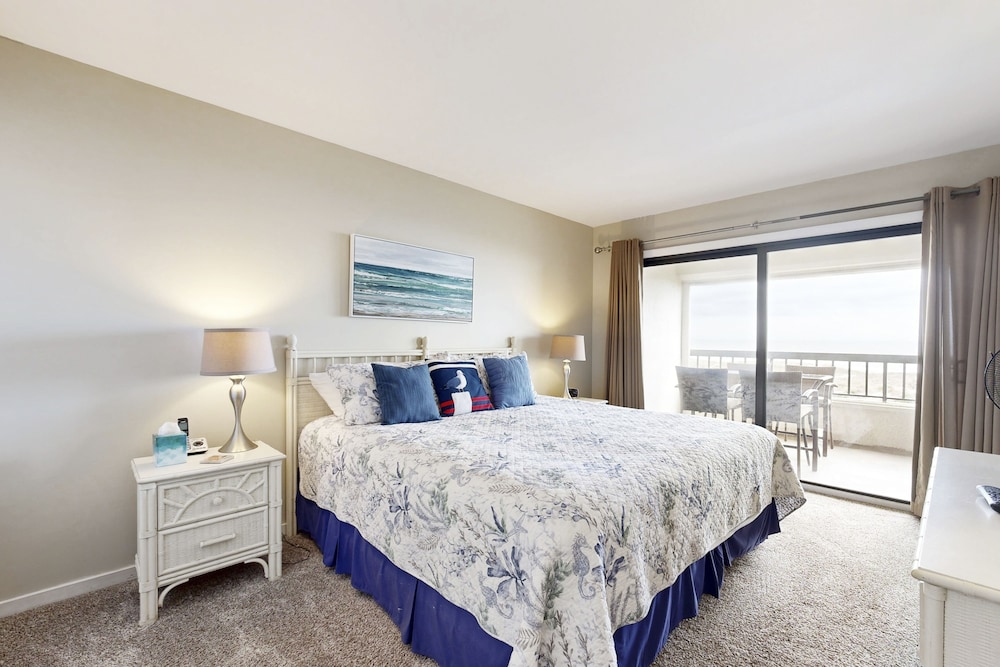 Third-floor oceanfront condo with balcony, W/D, pool & tennis - Amelia ...