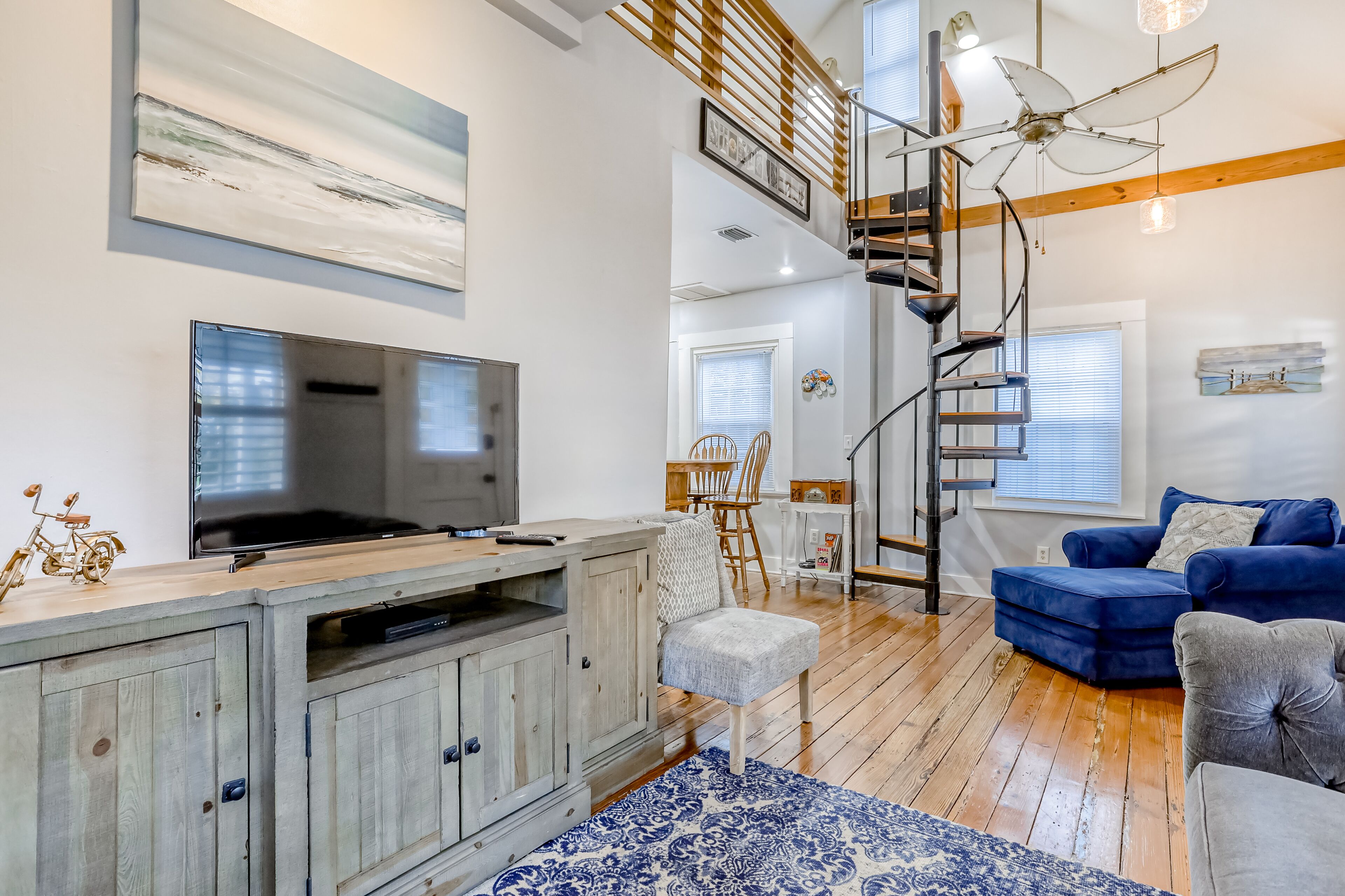 Adorable Cottage Near Downtown W/ Enclosed Yard & Spiral Staircase - Dogs Ok - St. Augustine, FL