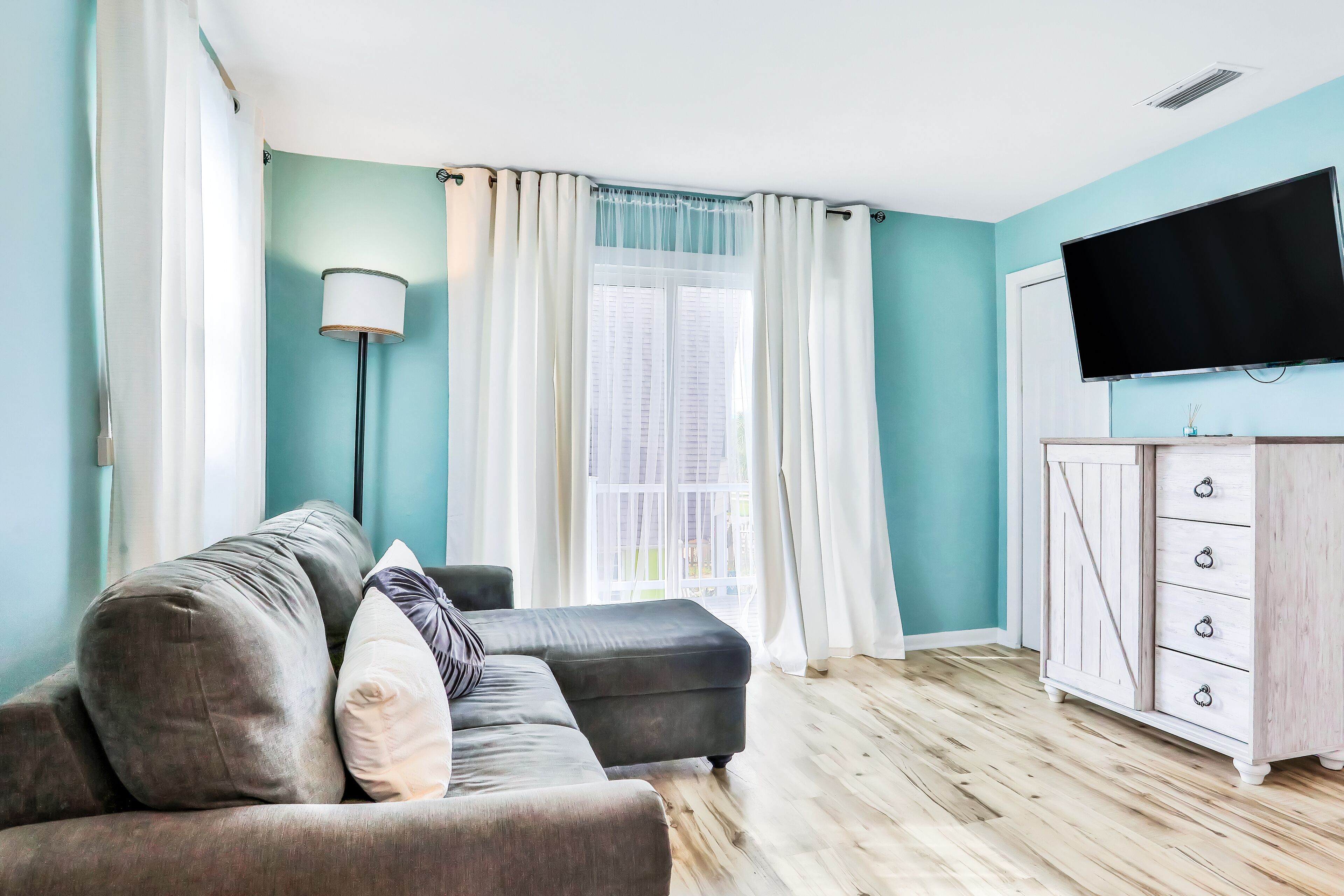 Sunny Upper Level 1 Block From 2 Beaches W/private Pool, High-speed Wi-fi - St. Augustine, FL