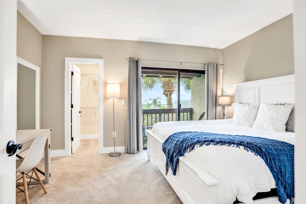 Modern oceanview condo with multiple balconies, pool & W/D - beach ...