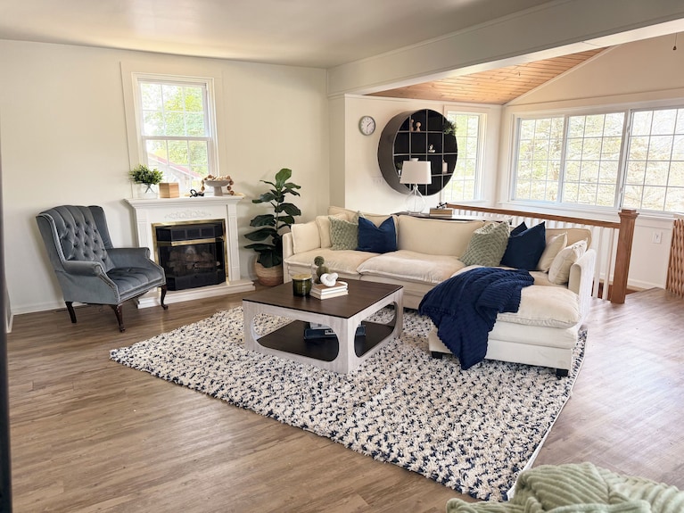 New Listing - The Float House At Buckeye Lake - Buckeye Lake, OH