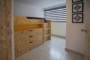 Apartamento Standard, 2 quartos | Secretária, ferro/tábua de engomar, Wi-fi grátis