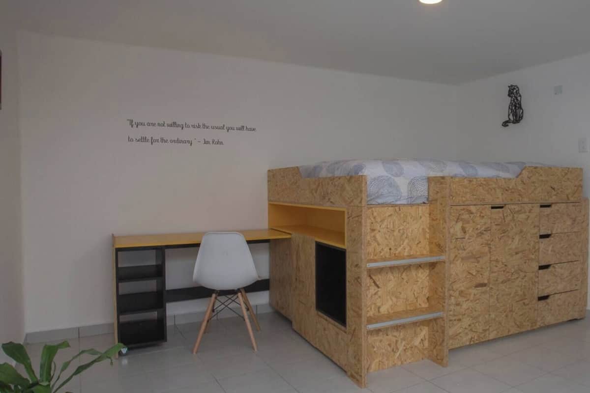Apartamento Standard, 2 quartos | Secretária, ferro/tábua de engomar, Wi-fi grátis