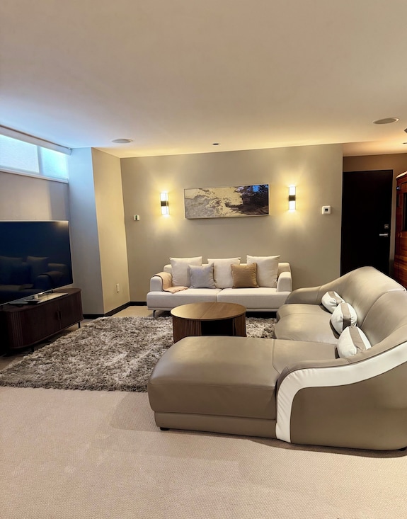 Experience Modern Elegance In The Best Location Kirkland Has To Offer. - Kirkland, WA