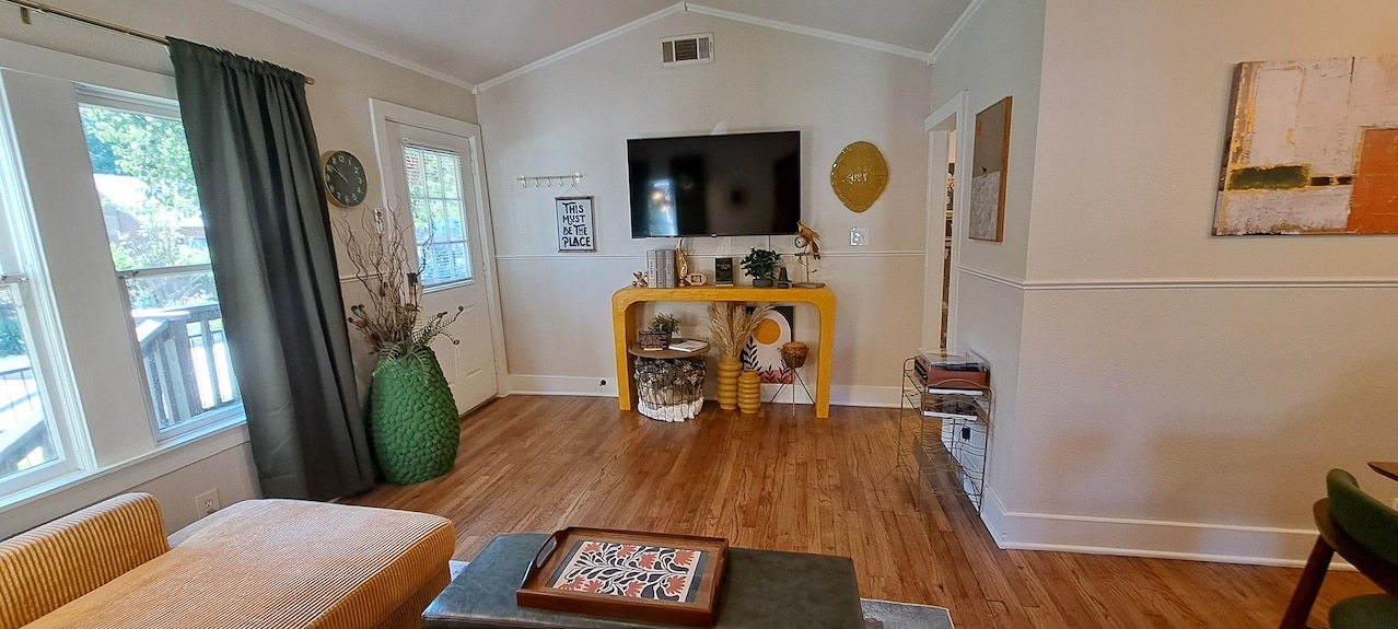 Charming 3-bedroom Cottage In Historic Mckinney, Three Blocks From The Square. - McKinney