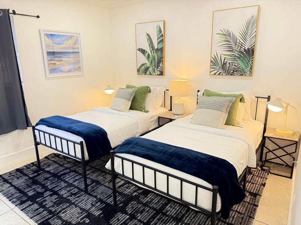 Location! Pool! Managed by BNR Vacation Rentals - Fort Lauderdale | Vrbo