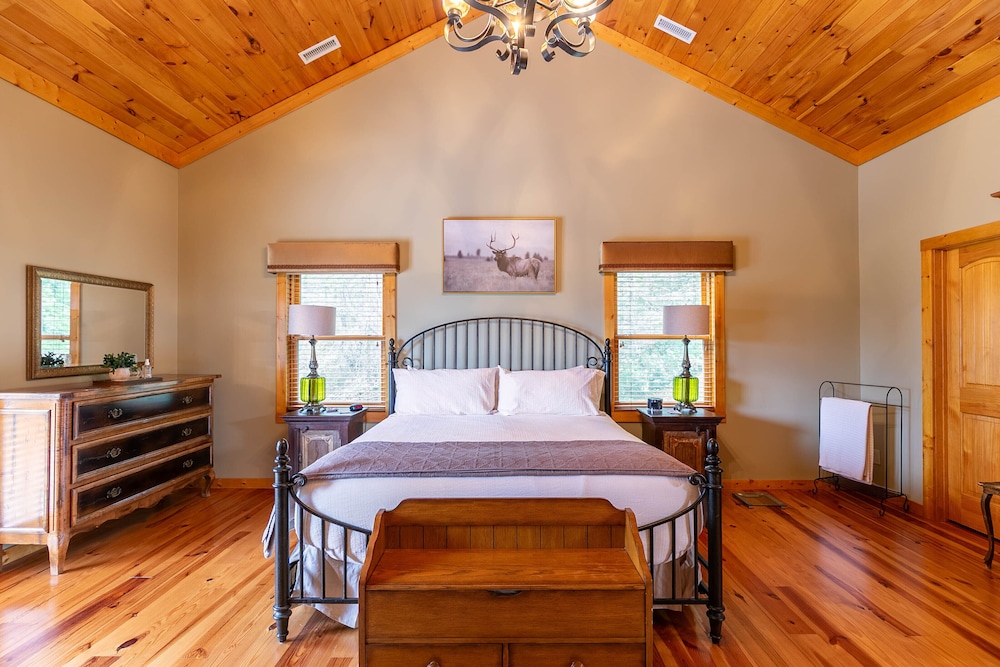 Above the Clouds- view, Seven Devils, large entertainment game room ...