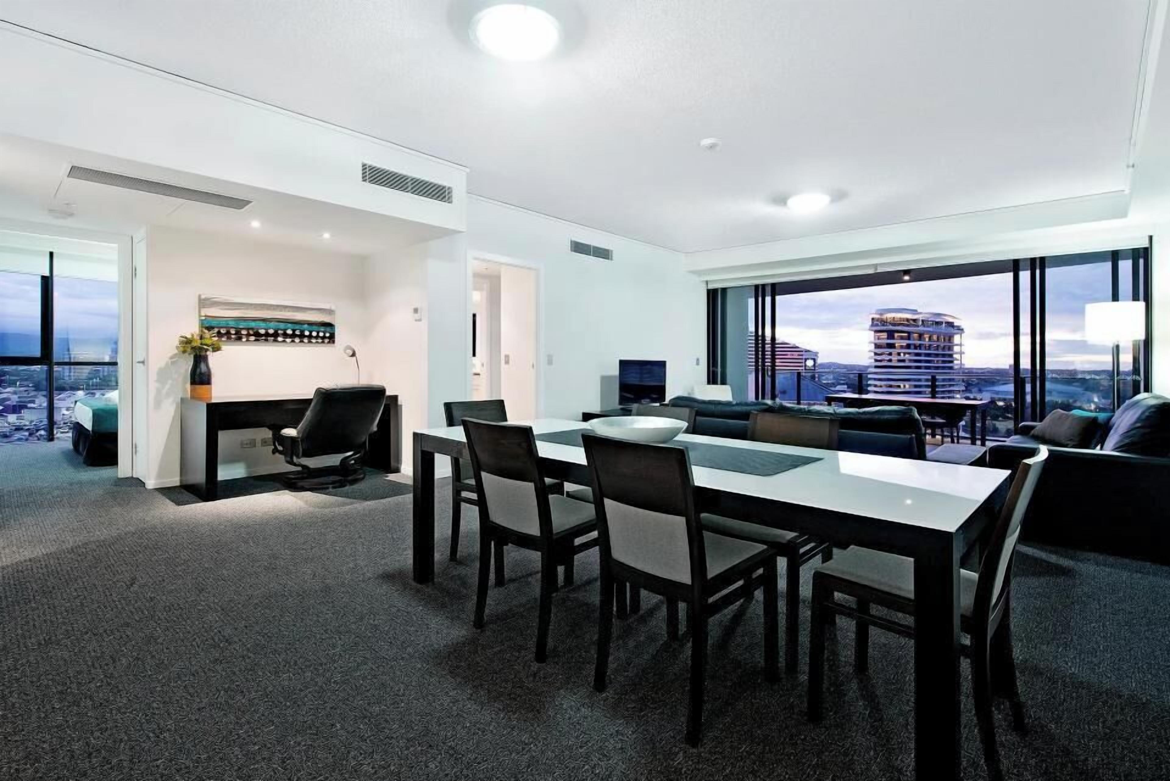 Apartamento Deluxe, varanda, Vista para a cidade | Refeições no quarto