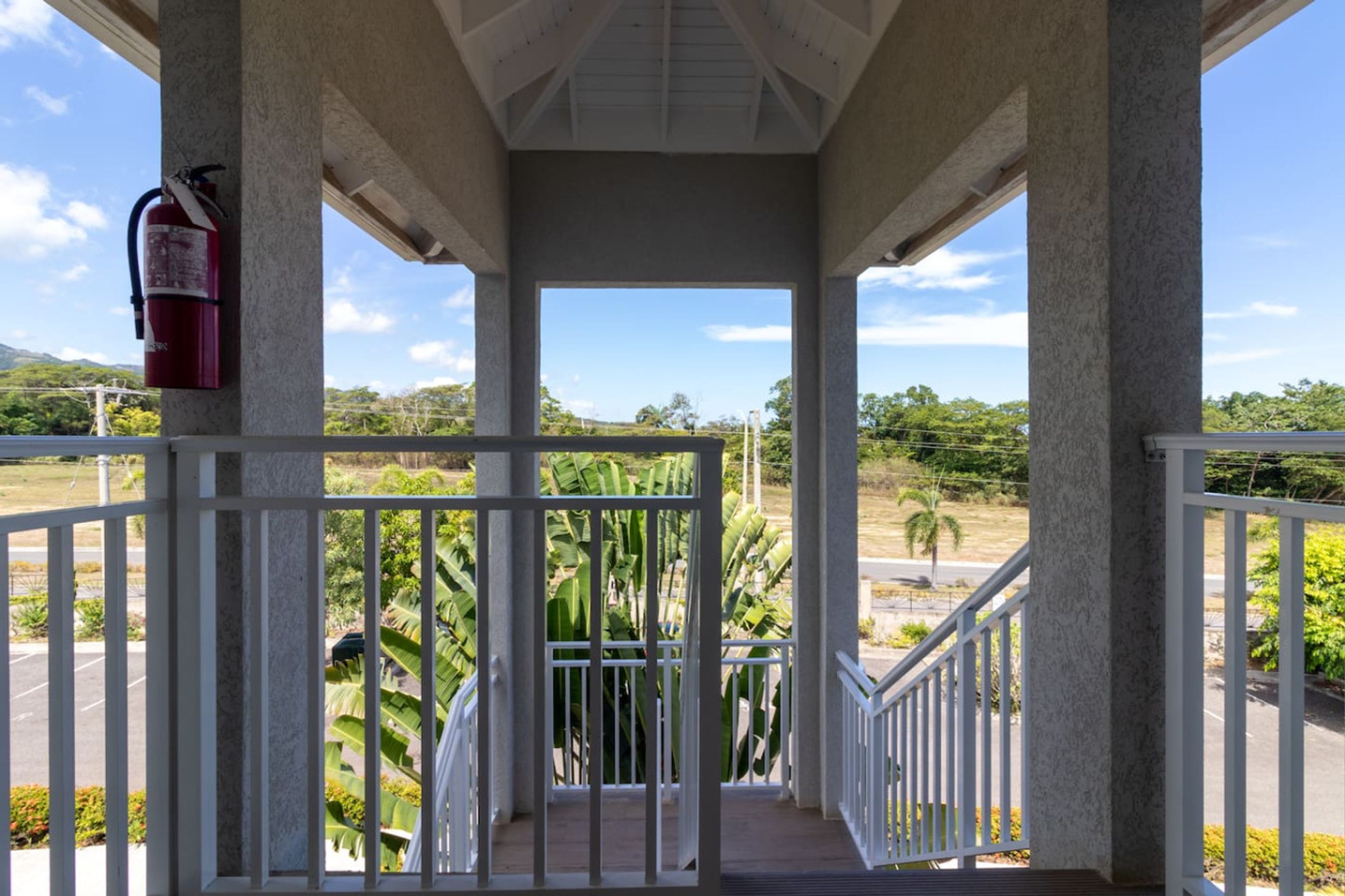 Casa | 2 quartos, escrivaninha