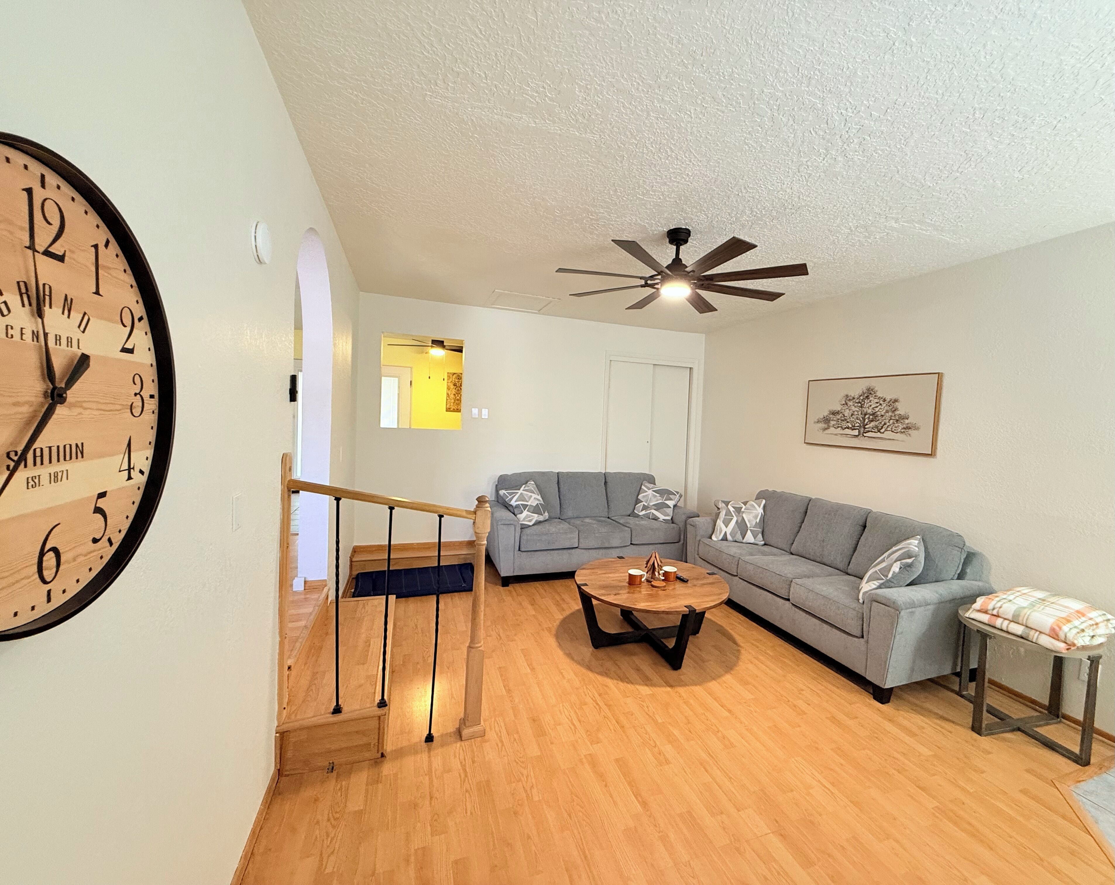 Free Chick-fil-a & Starbucks! Cliffside Hideaway! - Farmington, NM