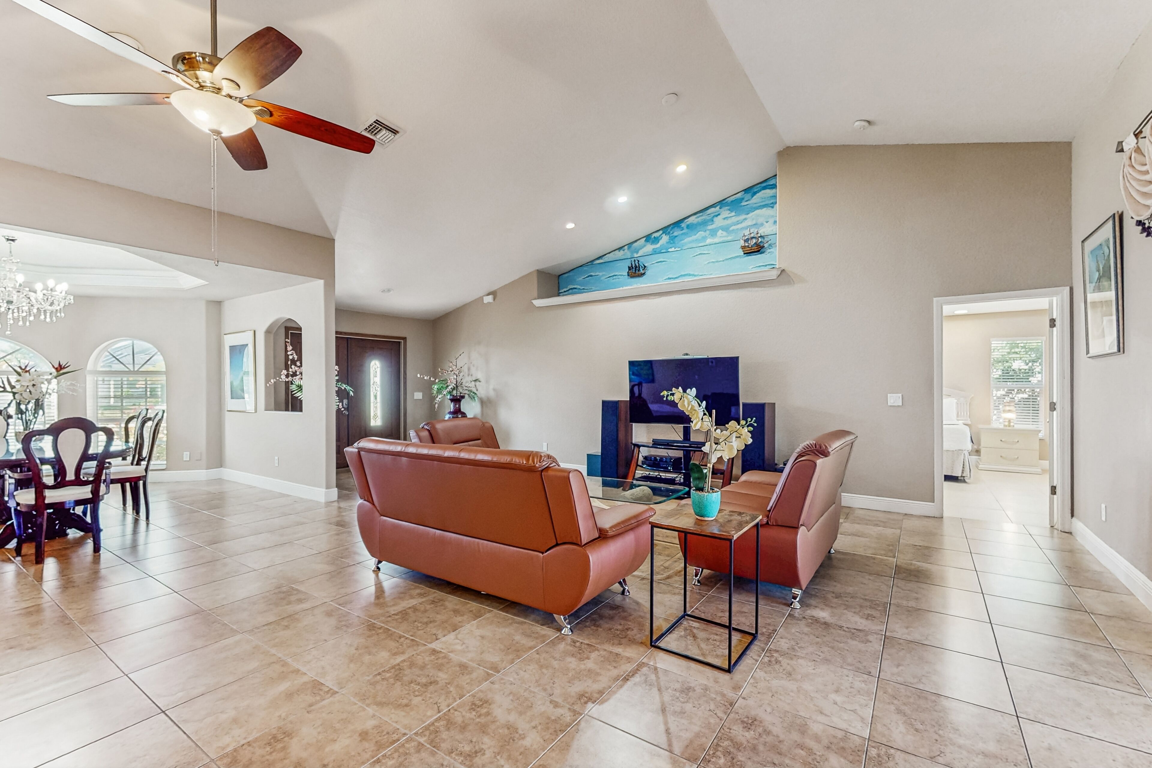 Dog Friendly Home With Koi Pond, Master Suite Soaking Tub, And Internet - Cape Coral, FL