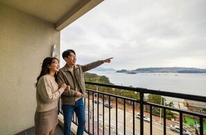 Secretária, secretária adequada para computadores portáteis 