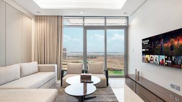 Televisor plasma de 50 polegadas com canais via satélite, brinquedos