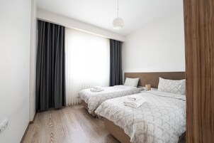Apartamento Deluxe | Cortinas/cortinados opacos, quartos insonorizados 