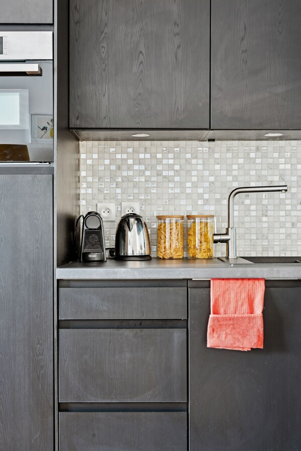 Apartamento Cidade, 1 cama de casal, não fumadores, Vista para a cidade | Cozinha privada | Uma máquina de café expresso, uma cafeteira/bule, uma chaleira elétrica 