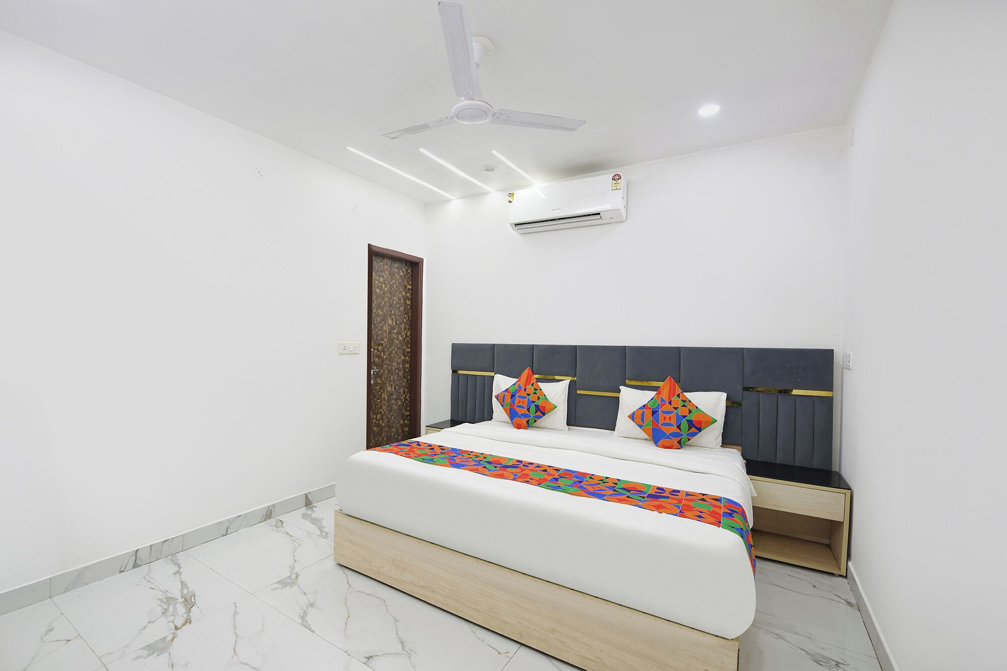 Quarto Deluxe | Lençóis de algodão egípcio, roupa de alta qualidade, cofre no quarto 