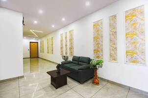 Área de estar no saguão