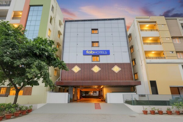 Fabhotel Radha Rani Residency - Khammam