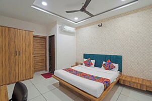 Quarto Deluxe | Lençóis de algodão egípcio, roupa de alta qualidade, cofre no quarto 