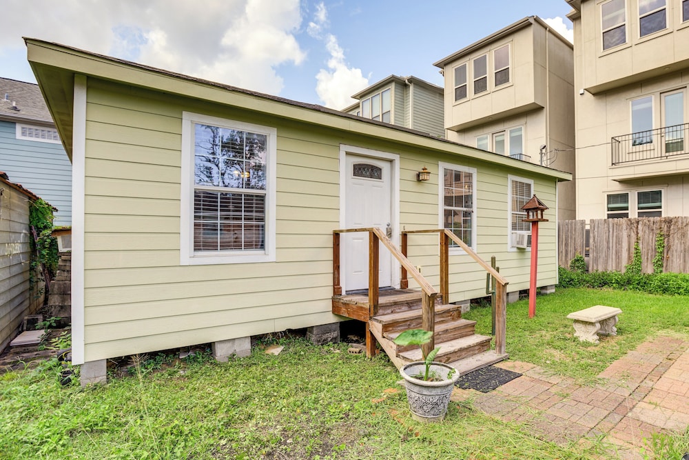 9 Mi To Downtown Houston: Cozy Cottage W/ Patio! - Houston, TX