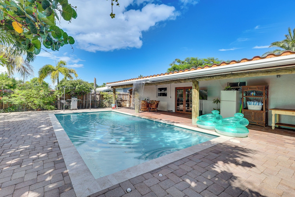 Fish, Swim & Relax Poolside! Deerfield Beach Oasis - Boca Raton, FL