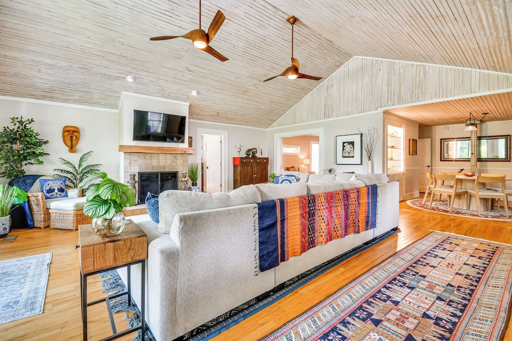 Mtn Views, Deck, Porches & Patio: Asheville Escape - Asheville, NC