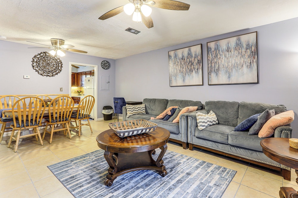 Easy Atl Access: Suburban Home Base W/ Patio - Stone Mountain, GA