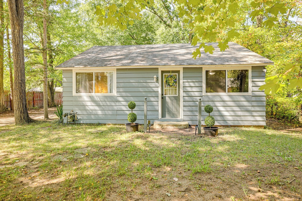 Tranquil Home In Dtwn Baldwin: Fish, Hike & Golf! - Baldwin, MI