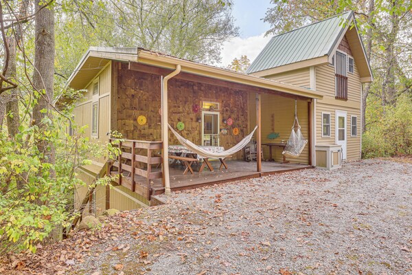 Cottage By The Pond: Serene Northeast Ohio Retreat - Malvern, OH