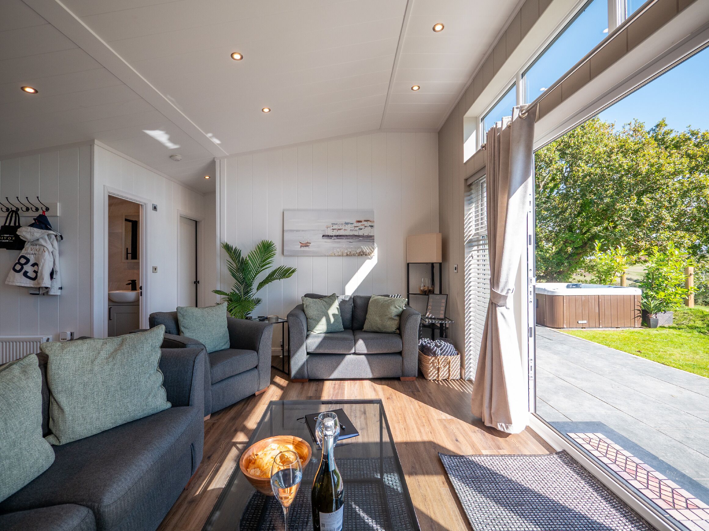 Stylish 3-bed Lodge With Golf & Spa Access - Dartmouth