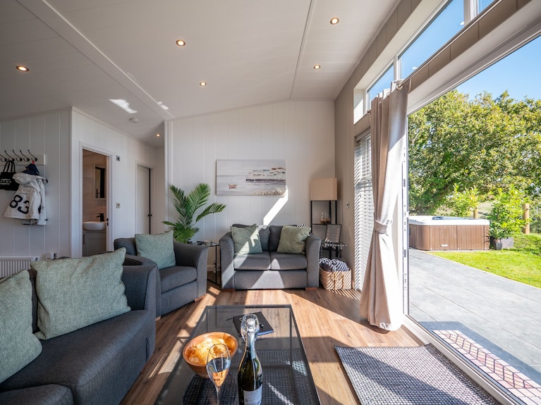 Stylish 3-bed Lodge With Golf & Spa Access - 토트네스