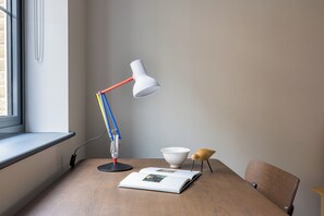 Apartamento, 3 quartos, varanda | Espaço de trabalho para notebook, cortinas blackout