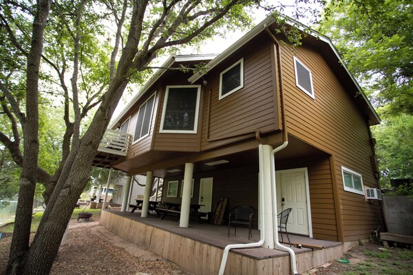 River Road Escapes - New Braunfels, TX