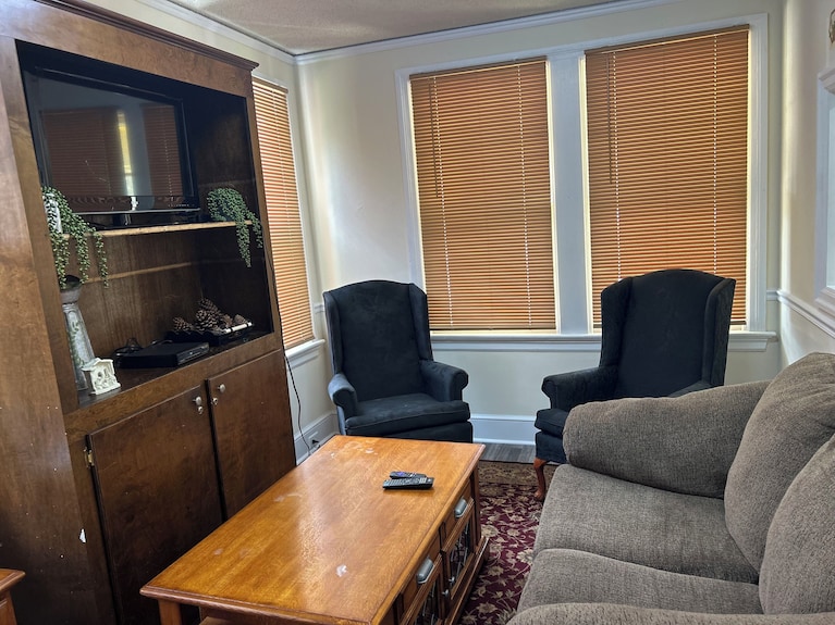 Wonderful 2-bedroom House Charming Ranch Style Home - Darlington Raceway