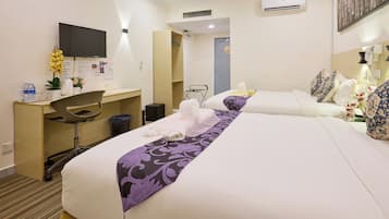 Secretária, ferro/tábua de engomar, Wi-fi grátis