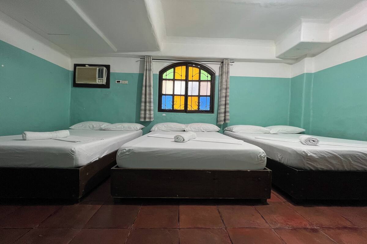 Secretária, Wi-fi grátis, roupa de cama fornecida 