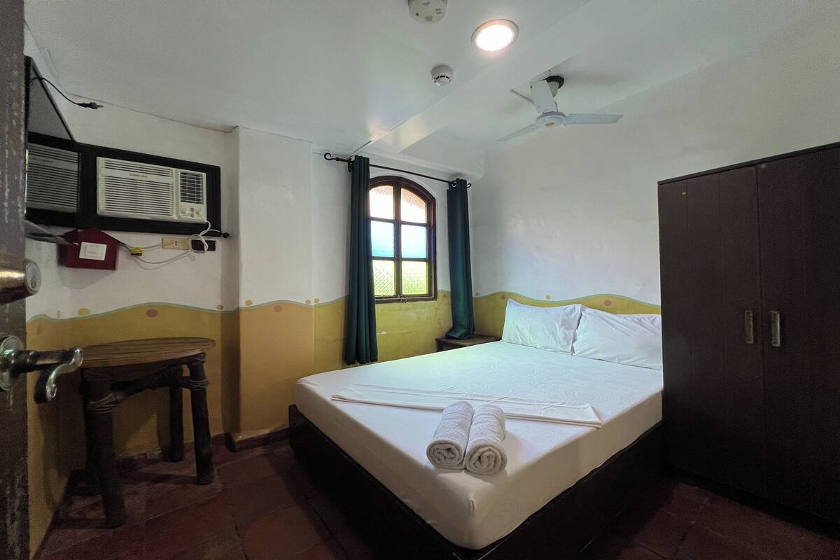Secretária, Wi-fi grátis, roupa de cama fornecida 