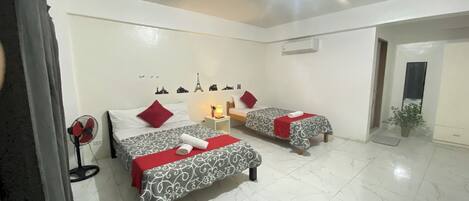 Quarto casal | Camas extras/dobráveis (sobretaxa), Wi-Fi de cortesia, roupa de cama