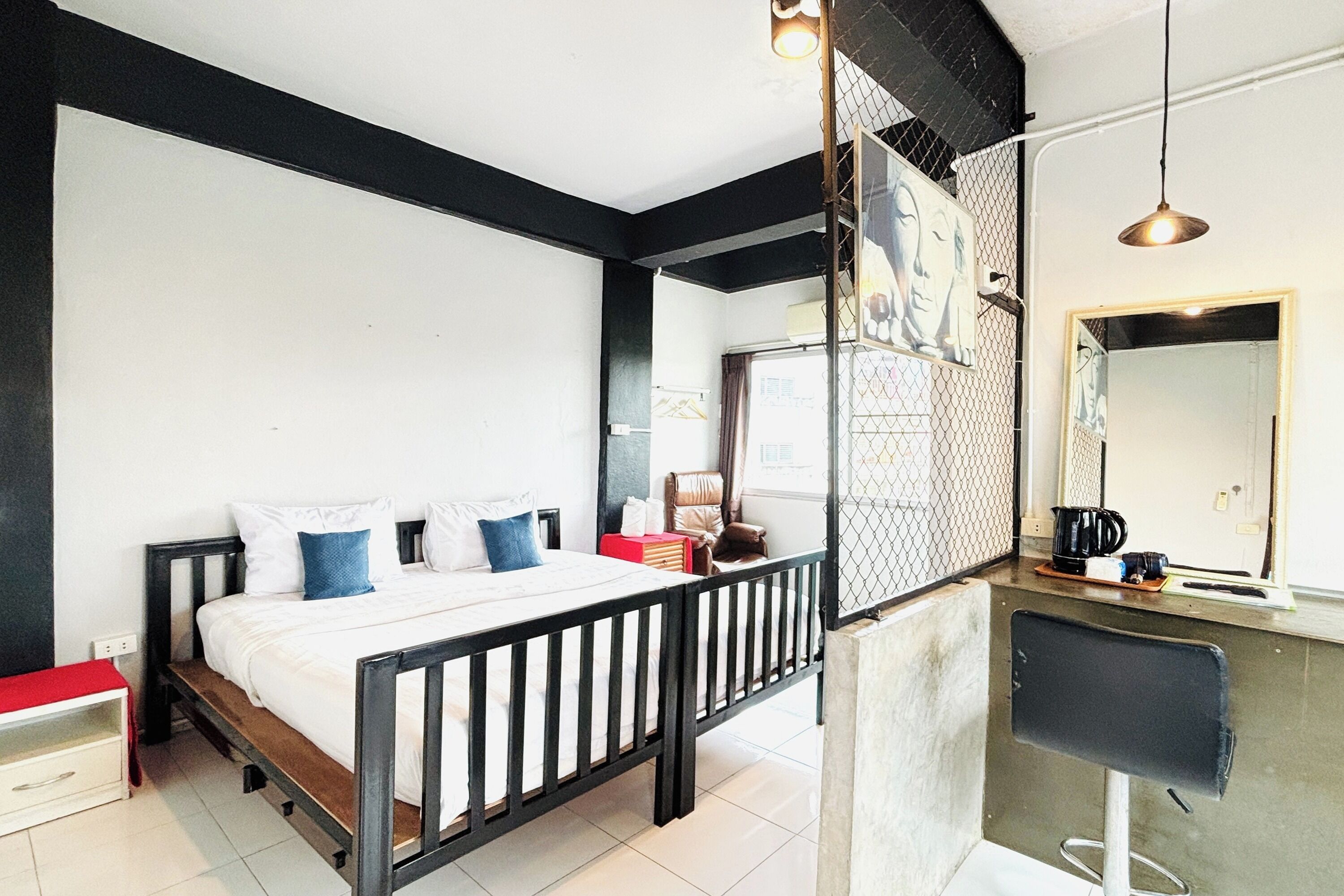 Quarto casal standard | Frigobar, escrivaninha, ferros/tábuas de passar roupa, Wi-Fi de cortesia